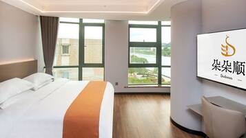 Quarto Duplo Básico, vista para o canal | Wi-fi grátis