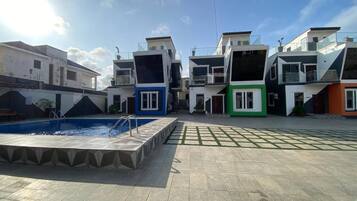 Estúdio, 1 quarto, fumadores, varanda | Piscina