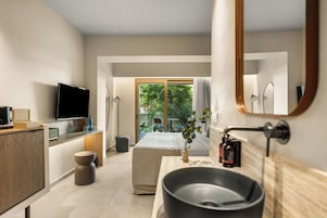 Suite Júnior, vista para o jardim | Cofre no quarto, quartos insonorizados, ferro/tábua de engomar 