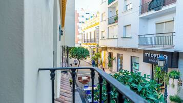 Apartamento, varanda, Vista para a cidade | Varanda