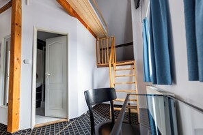 Quarto solteiro standard, vista para a montanha | Escrivaninha, berços (sobretaxa), Wi-Fi de cortesia, roupa de cama