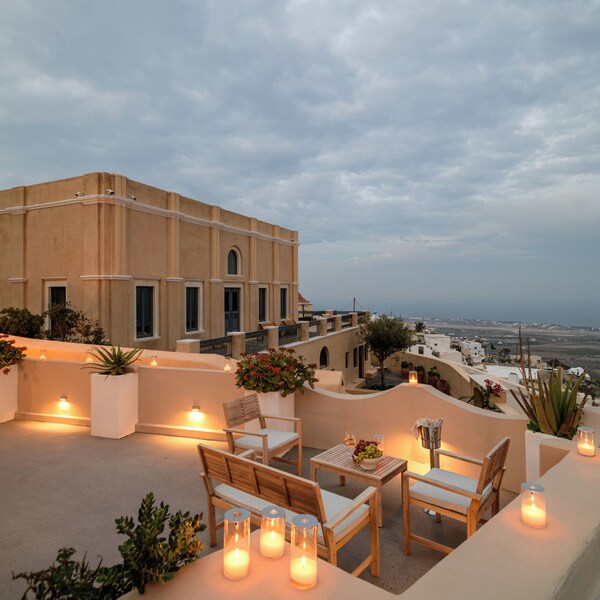 Themis Goddess Cave Suites - Santorini