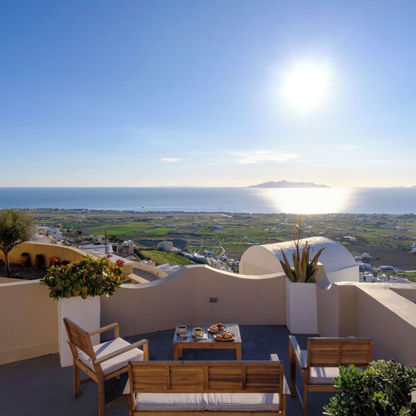Themis Goddess Cave Suites - Santorini