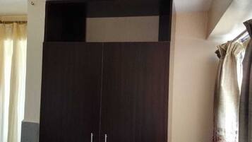 Secretária adequada para computadores portáteis, Wi-fi grátis