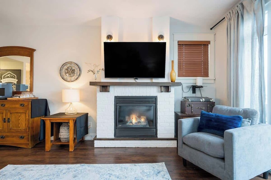 The Blue Walk To The Village, Shuttle & Hot Tub - 藍山