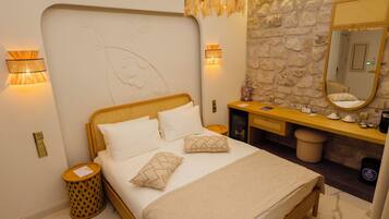 Suite-Estúdio Standard | Cofre no quarto, secretária