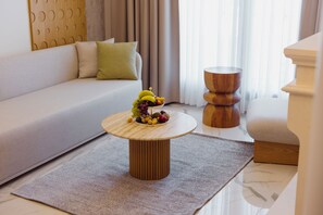 Suíte superluxo, vista para a cidade | Área de estar