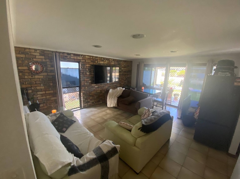 Exclusive Relaxation Room In Paradise Waters - Surfers Paradise