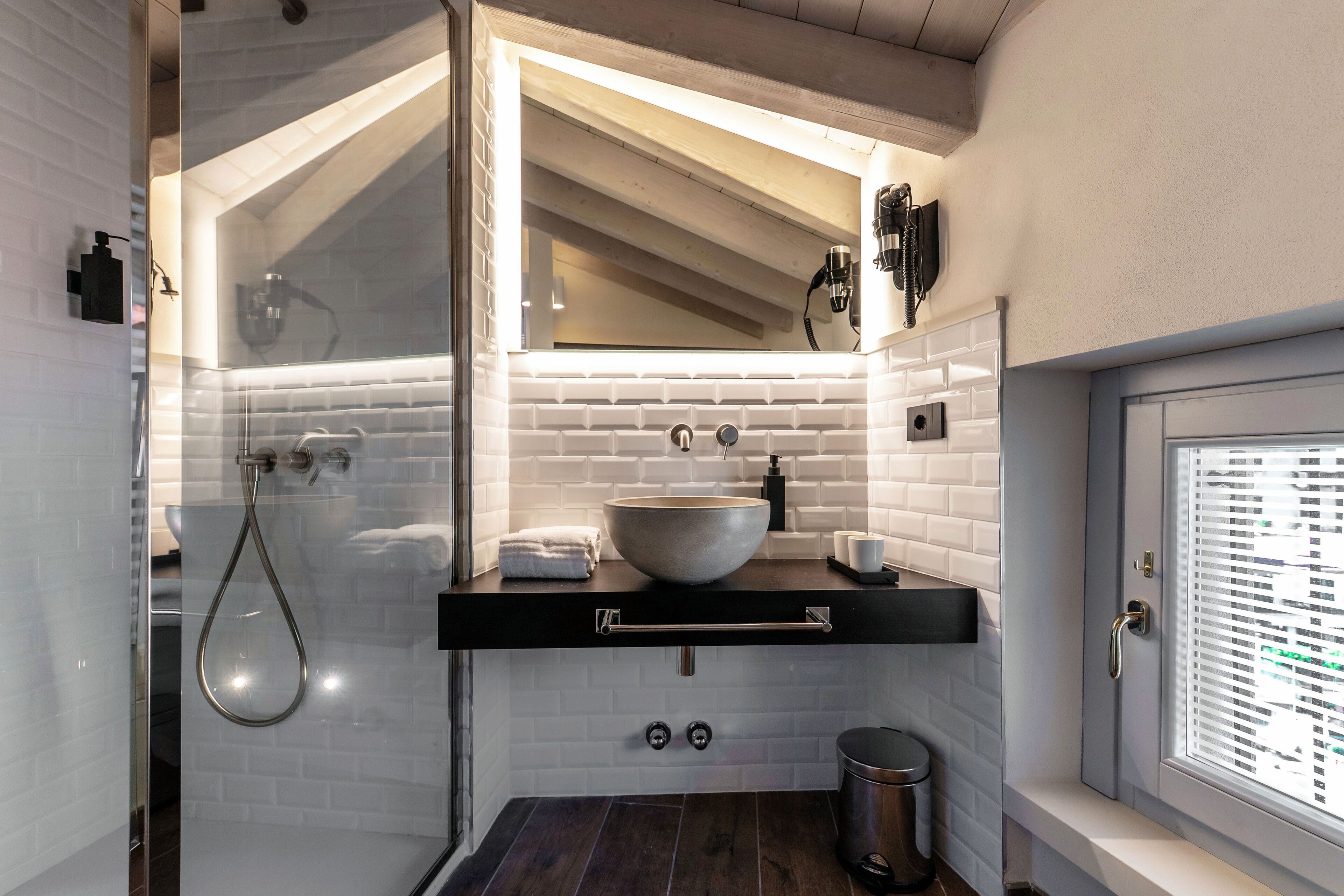 Apartamento | Banheiro | Chuveiro, secador de cabelo, bidê, toalhas de banho