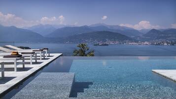 Vila, 4 quartos, piscina particular, vista para o jardim | Piscina | Piscina externa