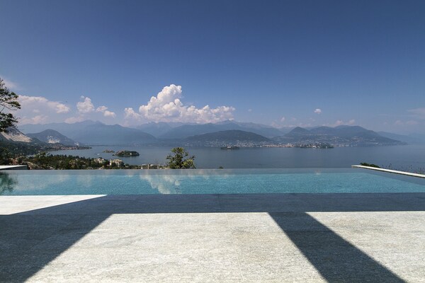 Modern Oasis Overlooking Lake Maggiore - Stresa