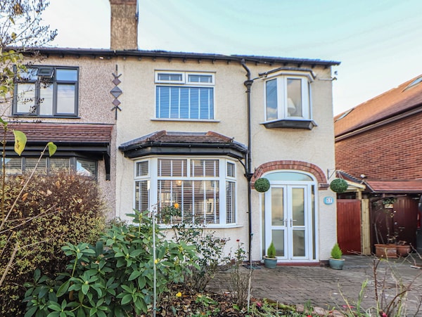 57 Broadway West - Chester, UK
