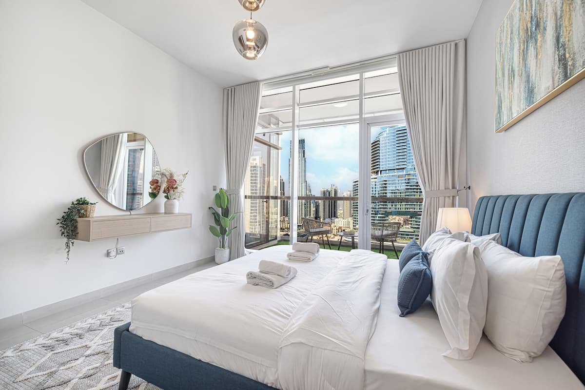 Apartamento superluxo, sacada, vista para a cidade | Quartos à prova de som, ferros/tábuas de passar roupa