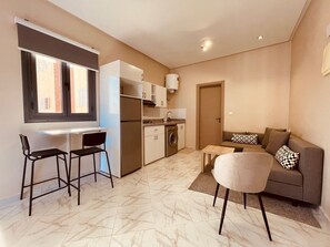 Estúdio, varanda, Vista para a cidade | Cozinha privada