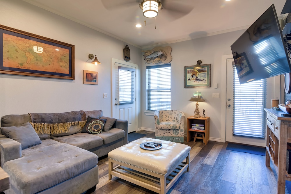 Group-friendly Galveston Retreat w/ Hot Tub! Reviews, Deals & Photos ...