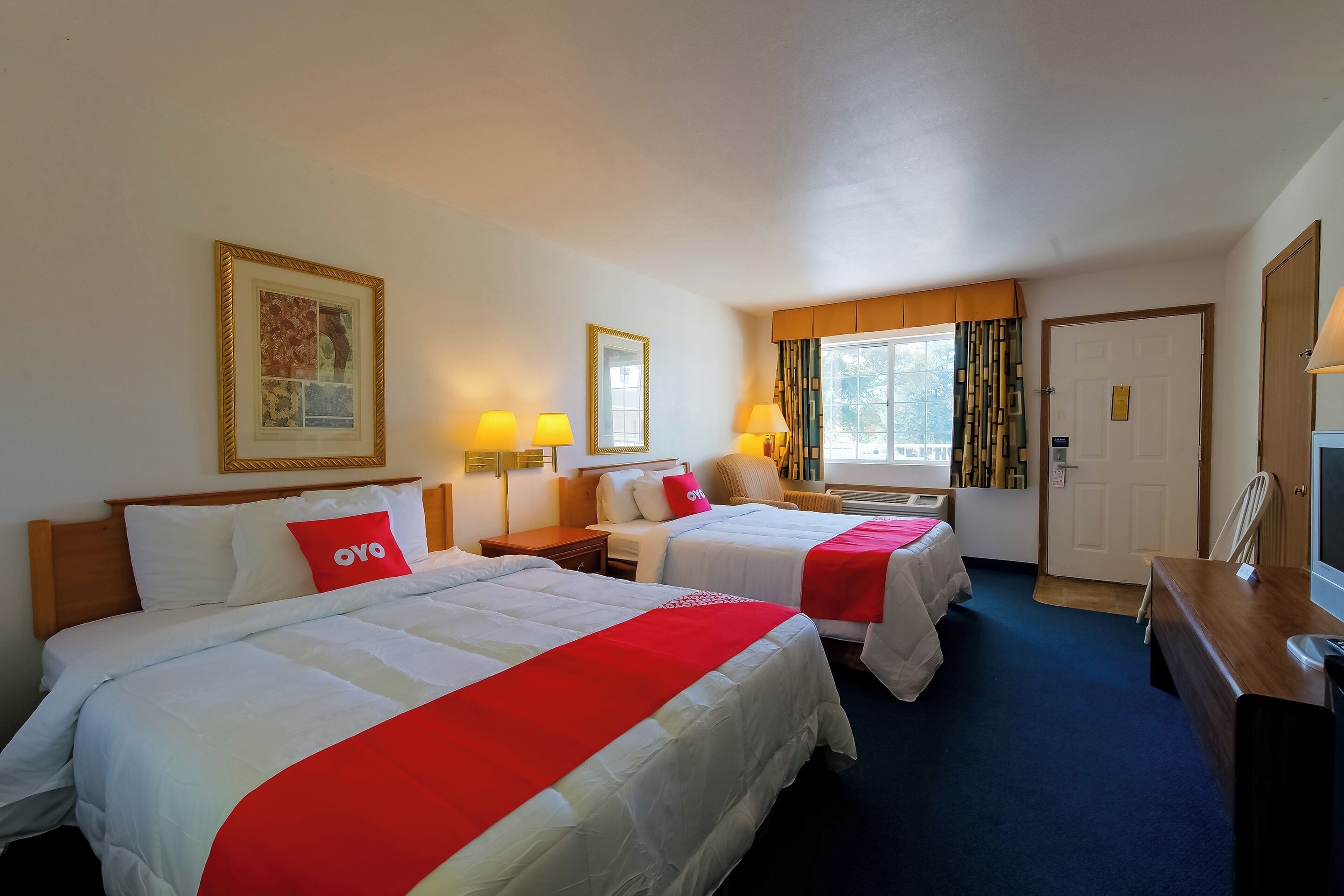 Relaxation Awaits In King Bed Room Near Eureka Springs' Scenic Locations - Eureka Springs, AR