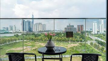 Suite Familiar, 3 quartos, acesso ao Club Lounge, vista para o rio | Vista da varanda