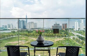 Suíte família, 3 quartos, acesso ao Club Lounge, vista para o rio | Vista da sacada