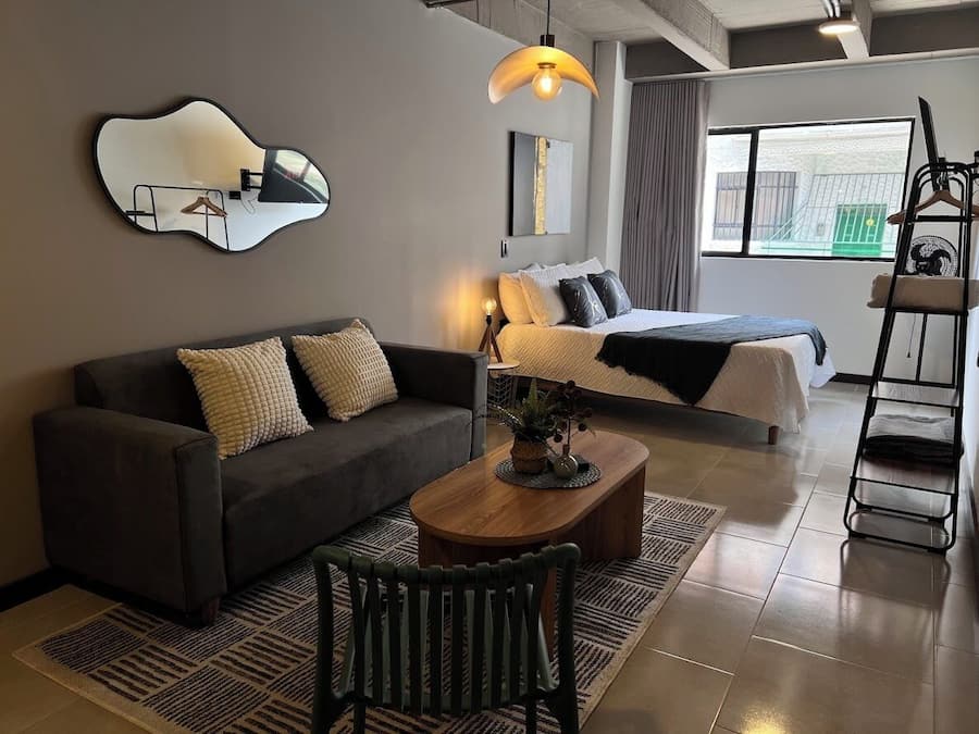 Apartamento Comfort, 2 quartos, kitchenette | Roupa de alta qualidade, edredões de penas, minibar, Wi-fi grátis