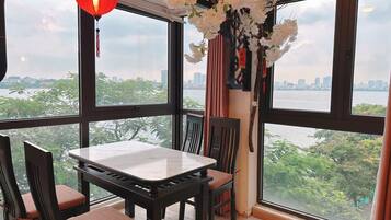 Estúdio Superior, Vista para a cidade | Vista do quarto