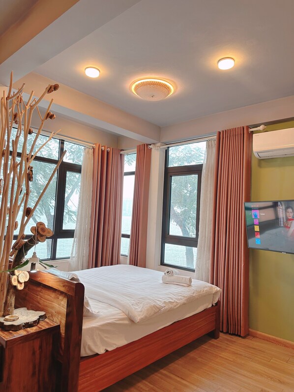 Escrivaninha, espaço de trabalho para notebook, Wi-Fi de cortesia