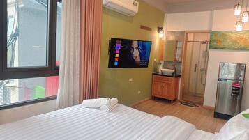 Estúdio Standard, Vista para a cidade | Secretária, secretária adequada para computadores portáteis