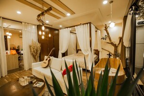 Estúdio luxo, vista para a cidade | Escrivaninha, espaço de trabalho para notebook, Wi-Fi de cortesia