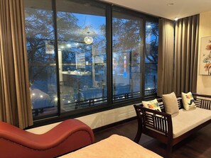 Estúdio standard, vista para a cidade | Escrivaninha, espaço de trabalho para notebook, Wi-Fi de cortesia