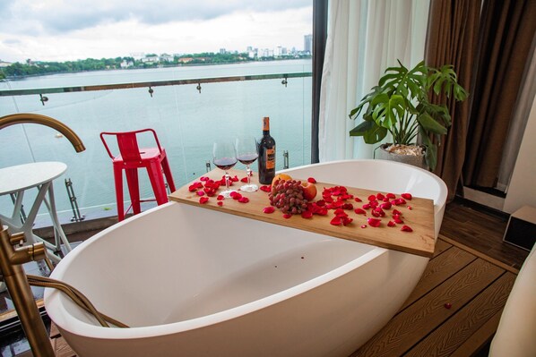 Estúdio superior, vista para a cidade | Vista do quarto