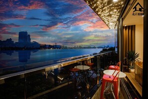 Estúdio luxo, vista para a cidade | Vista do quarto