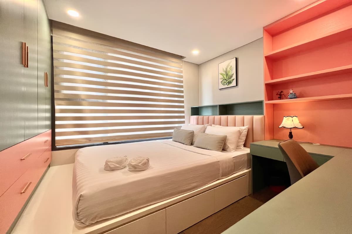 Suite Familiar, 3 quartos, acesso ao Club Lounge, Vista para a cidade | Lençóis de algodão egípcio, roupa de alta qualidade, edredões de penas