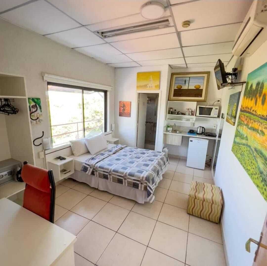 Apartamento Standard | Cofre no quarto, secretária 