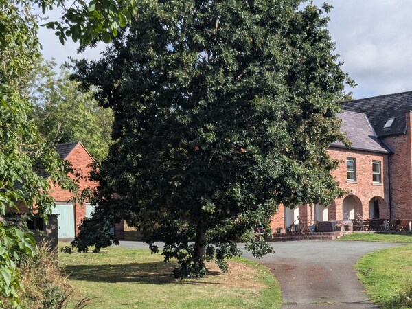 Gaer Hall - Welshpool