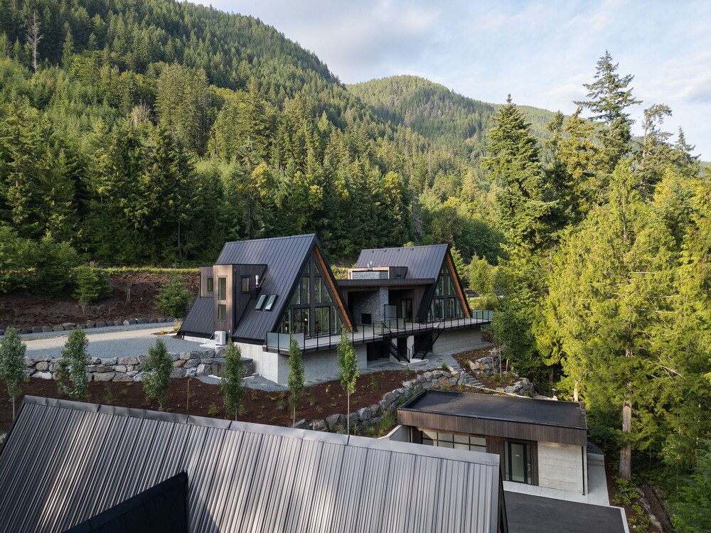 AERA Lakeside Cabins (Cabin 1) - Youbou | Stayz
