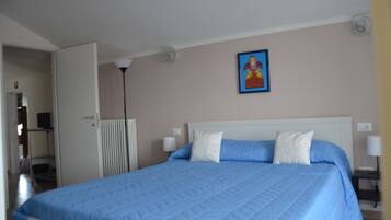 Quarto Triplo, casa de banho privativa, Vista para a cidade | Quartos insonorizados, Wi-fi grátis