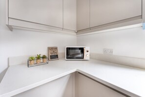 Modern Church Rd Flat 2 + Pool Table Dining & More Reviews, Deals ...