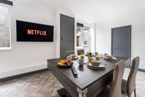 Modern Church Rd Flat 2 + Pool Table Dining & More Reviews, Deals ...