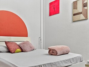 Casa conforto, vista para o jardim | Ferros/tábuas de passar roupa, Wi-Fi de cortesia, roupa de cama