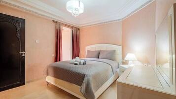 Cofre no quarto, secretária