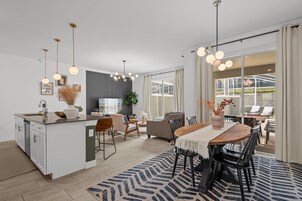 Vila (4 Bedrooms) | Área de estar | Smart TV 50 polegadas com canais a cabo