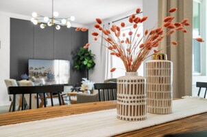 Vila (4 Bedrooms) | Área de estar | Smart TV 50 polegadas com canais a cabo