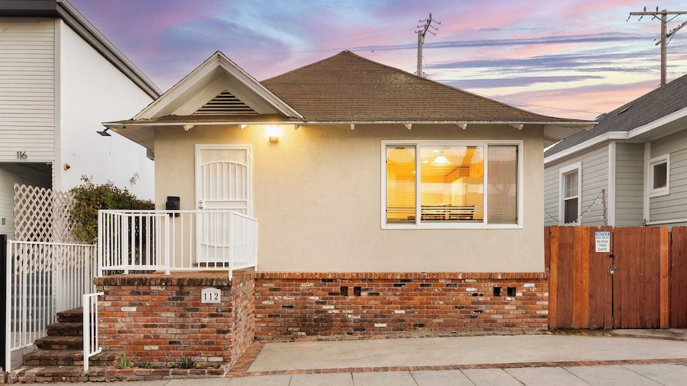 Sunny Venice Beach Home With Open Living & Walkability To Abbot Kinney Venice Drift By Avantstay - Los Angeles, CA