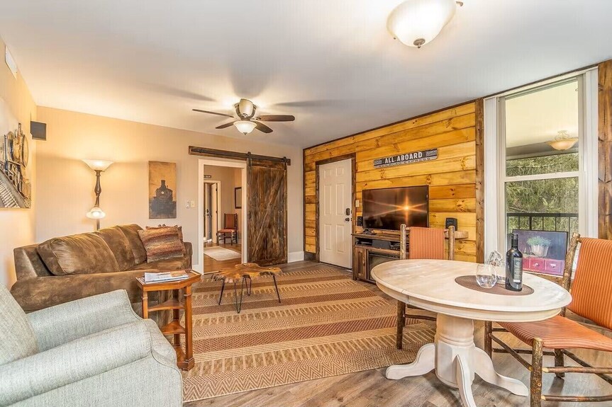 Stylish Loft In The Heart Of Downtown: Restaurants Shops Train Walkable - Bryson City, NC