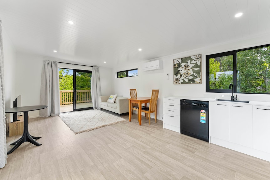 Deckside Escape - Lake Taupo Holiday Home - Lake Taupo