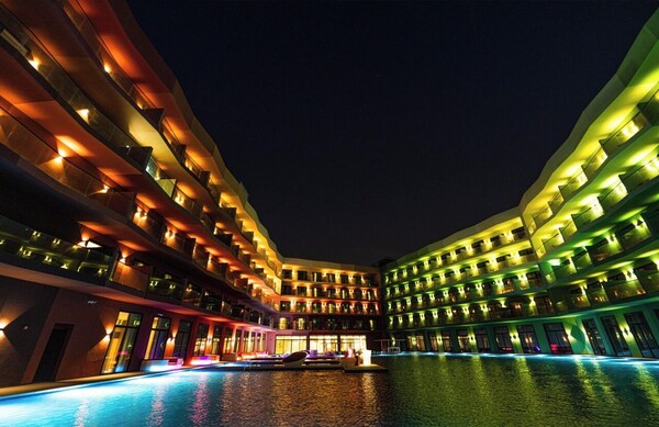 Voco Dubai Nice The Heart Of Europe By Ihg - Sharjah