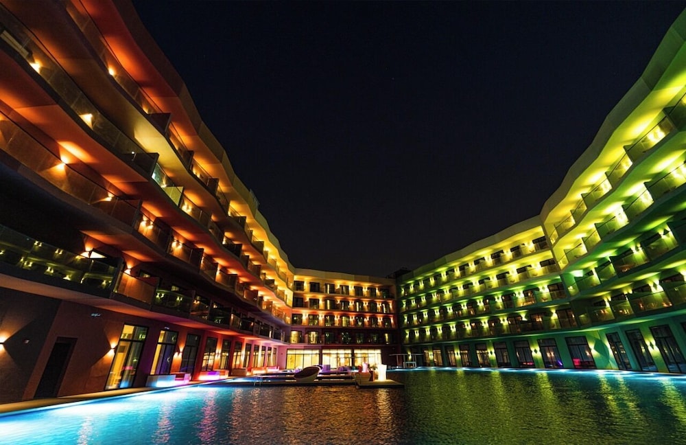 Voco Dubai Nice The Heart Of Europe By Ihg - Sharjah