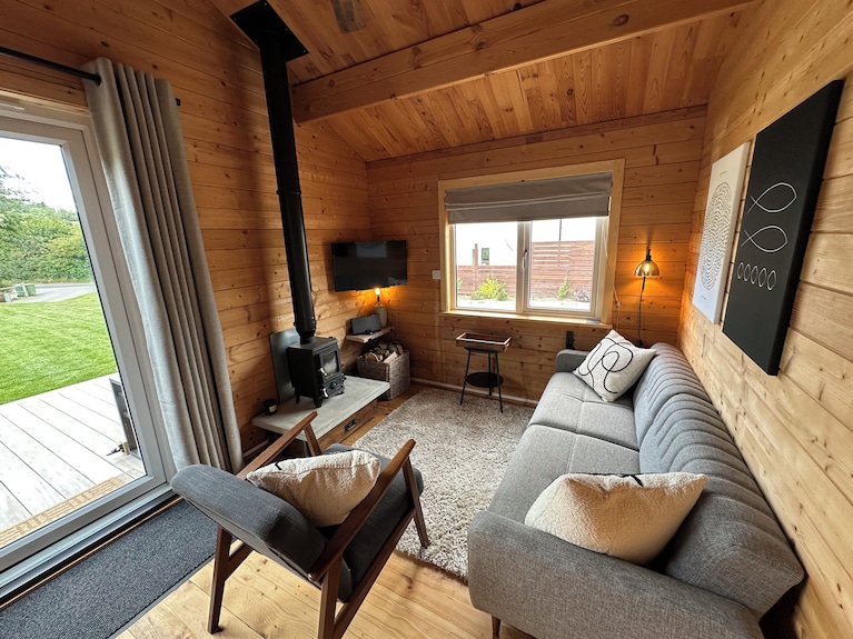 The Cabin - Log Fire Cosy Home. Sleeps 4 - Folkestone