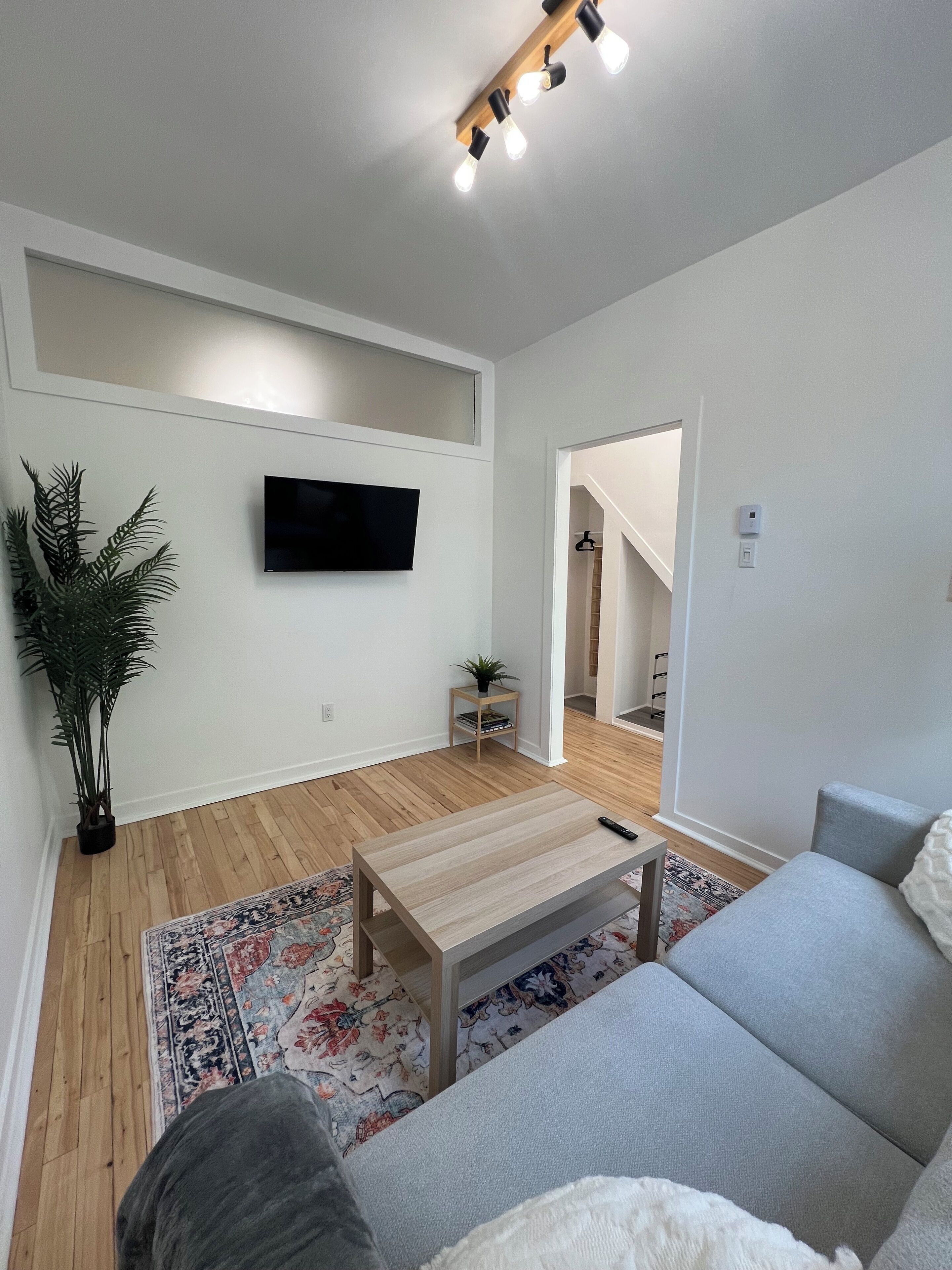 Newly Renovated 31/2 In The Heart Of Rosemont. - Laval