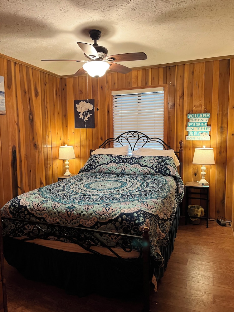 Dale Hollow Moosehead Lodge 3-bedroom house nestled in the woods -boat ...