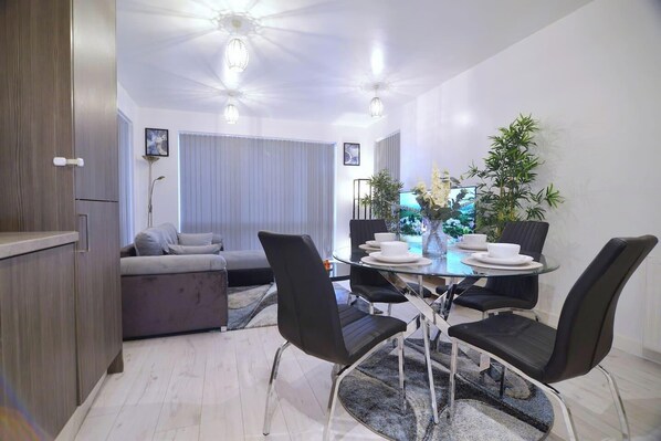 Near Dlr station -WiFi -Parking -Pets -Sleeps 5 - Latest Reviews, Deals ...